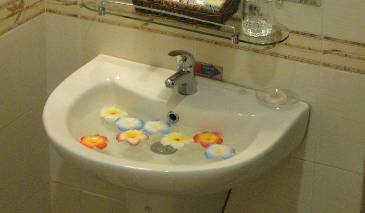 Deluxe Duet Room at Hotel Shwe Gone Daing in Nay Pyi Taw Myanmar